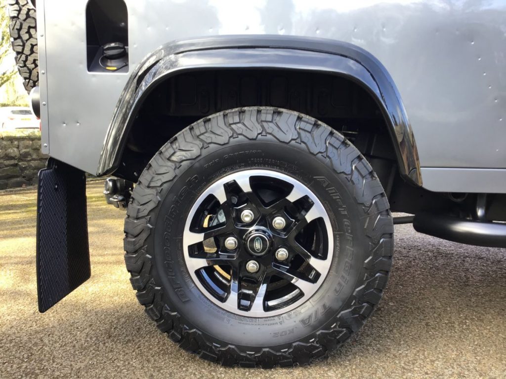 LAND ROVER DEFENDER ADVENTURE EDITION. 550 MILES.