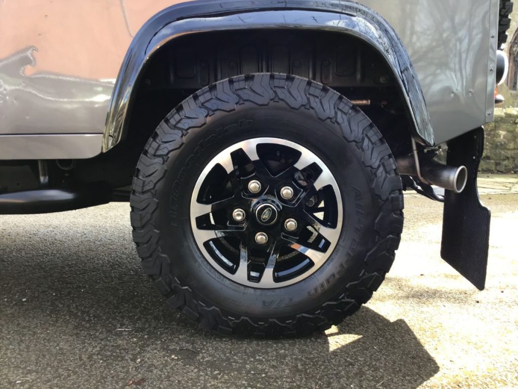 LAND ROVER DEFENDER ADVENTURE EDITION. 550 MILES.