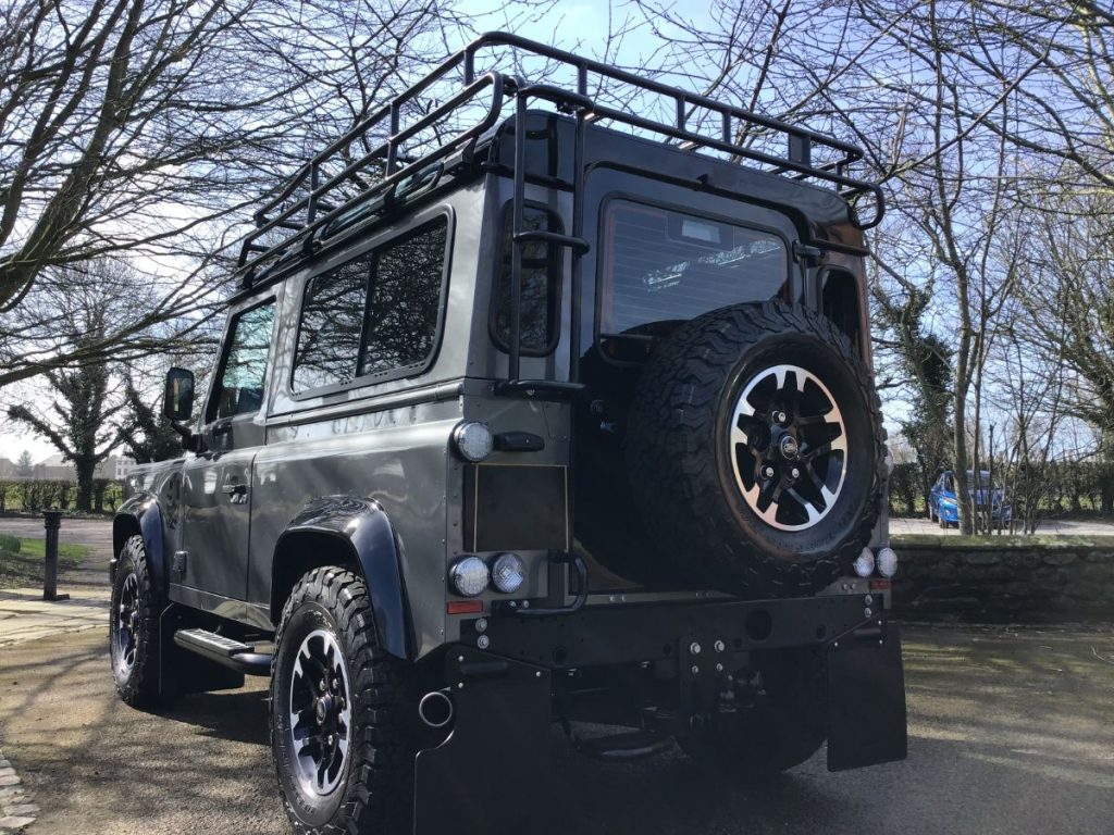 LAND ROVER DEFENDER ADVENTURE EDITION. 550 MILES.