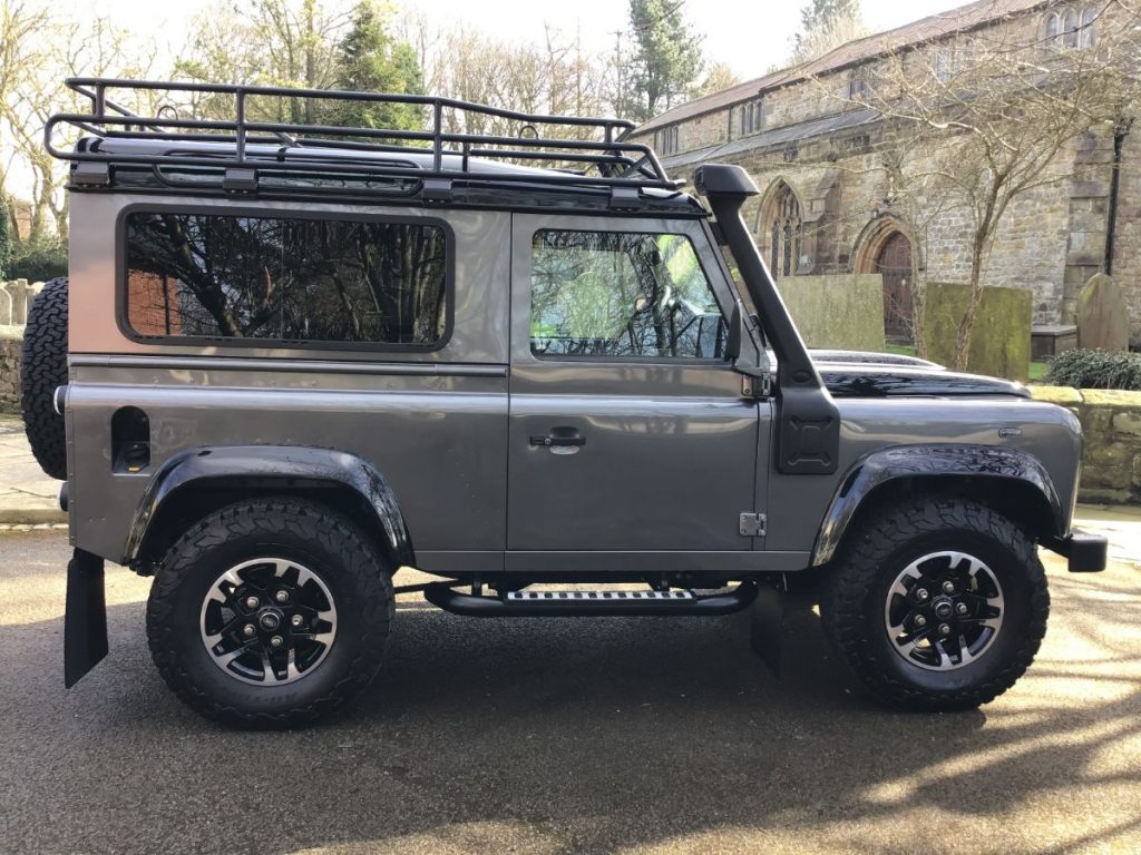 LAND ROVER DEFENDER ADVENTURE EDITION. 550 MILES.