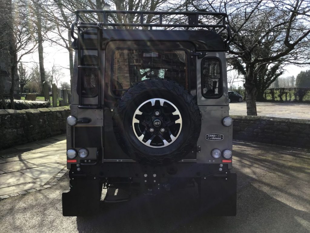 LAND ROVER DEFENDER ADVENTURE EDITION. 550 MILES.