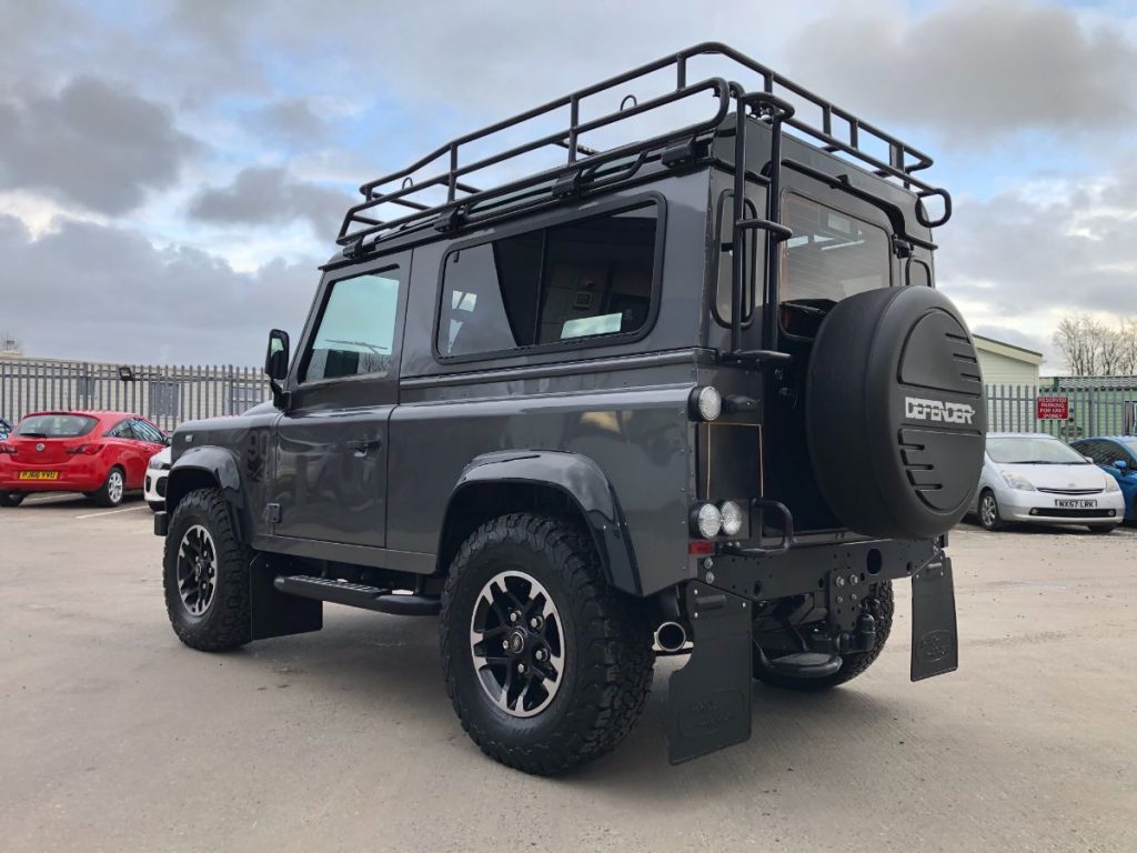 LAND ROVER DEFENDER ADVENTURE EDITION. 550 MILES.