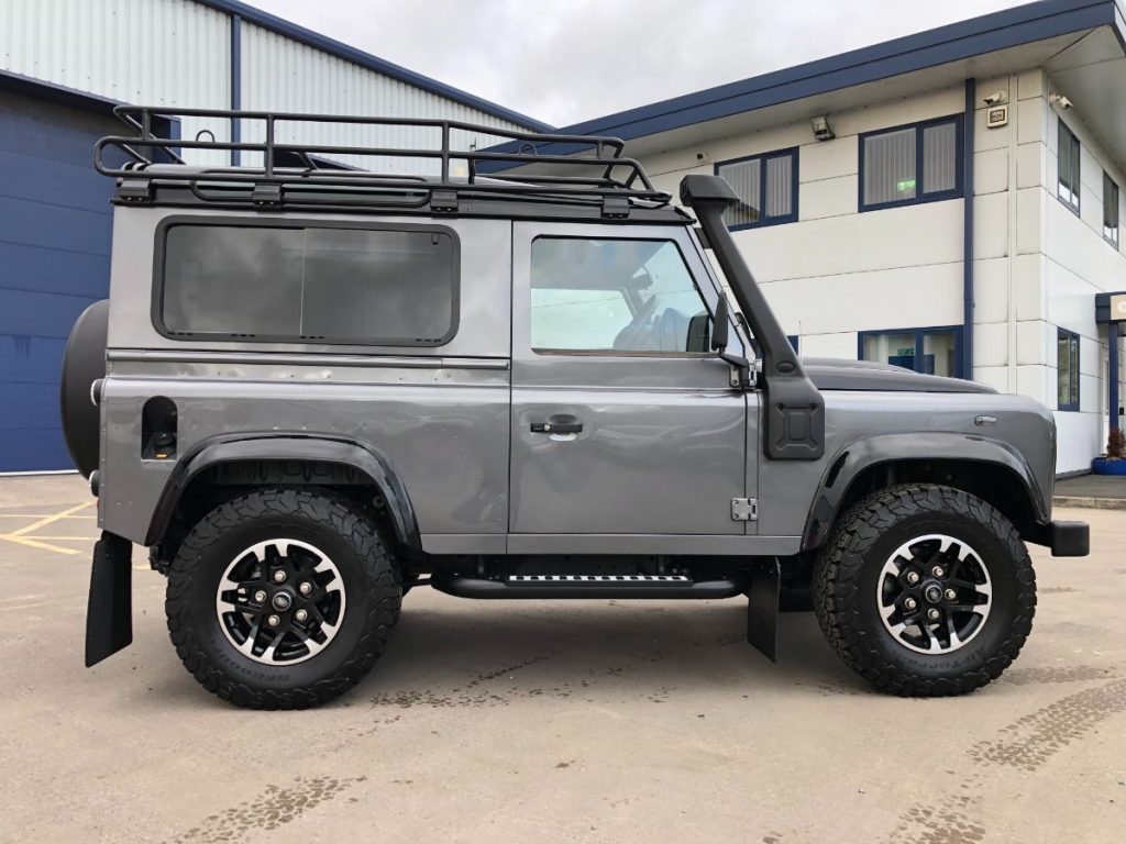 LAND ROVER DEFENDER ADVENTURE EDITION. 550 MILES.
